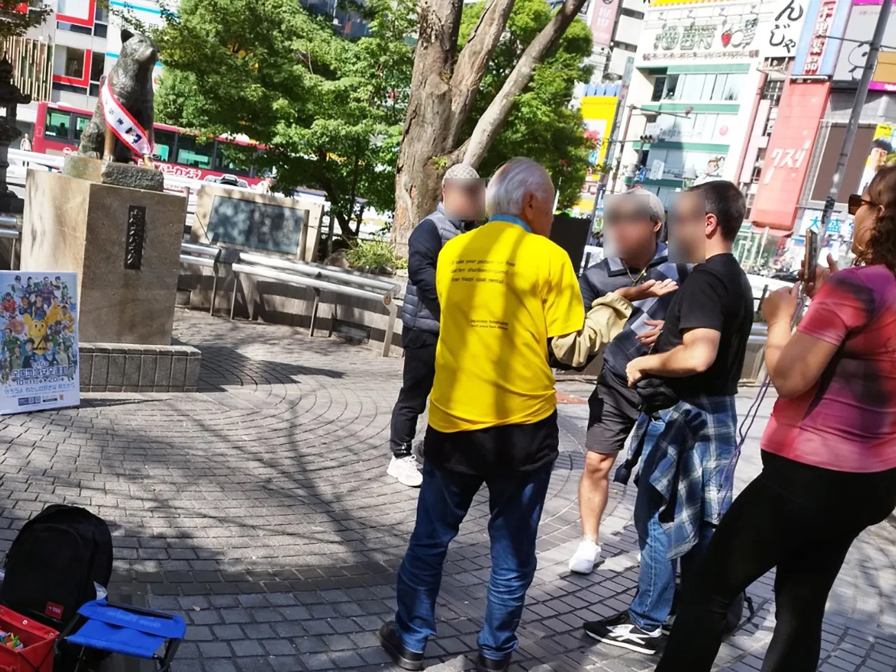 Meet the kind Japanese grandpa who takes photos for tourists at the ...