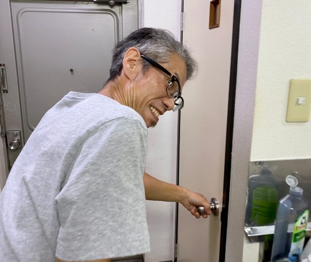 Mr. Sato gets 1,000 yen in food and drink from two stores for a “double ...