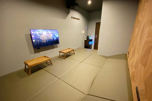Japanese karaoke chain brings singing in the bathroom to a whole new ...