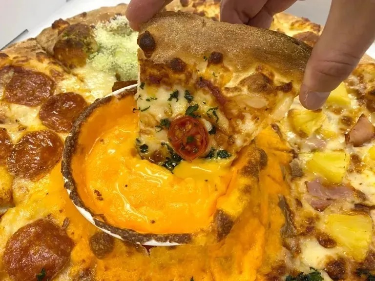 Domino’s erupts with a 1kg Cheese Volcano in Japan | SoraNews24 -Japan ...