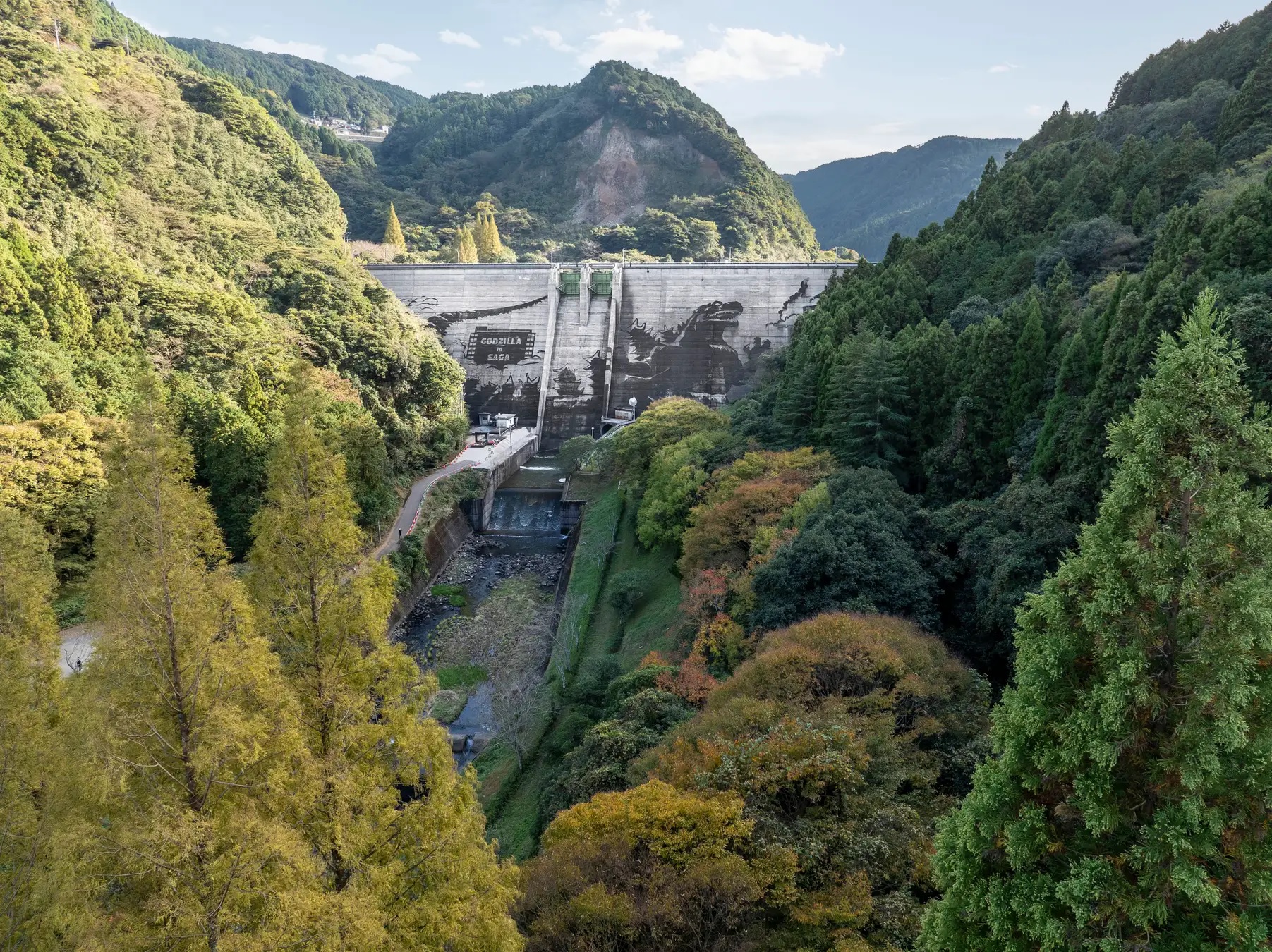 Big dam Godzilla appears in Japan as power-washer art on side of 195 ...