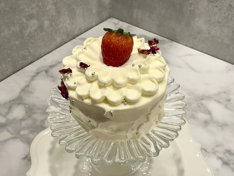 Late-night cake cafe in Tokyo’s hostess/host bar district will satisfy ...