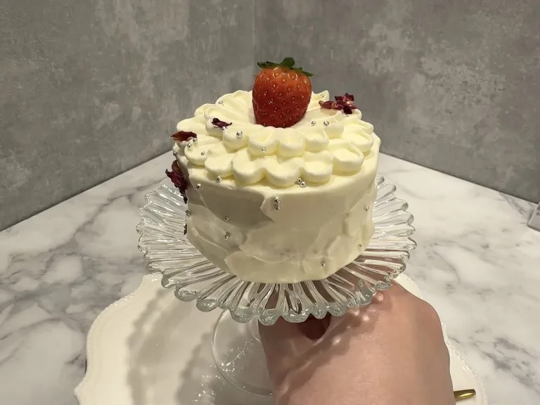 Late-night cake cafe in Tokyo’s hostess/host bar district will satisfy ...