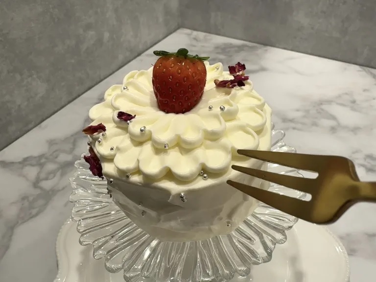 Late-night cake cafe in Tokyo’s hostess/host bar district will satisfy ...