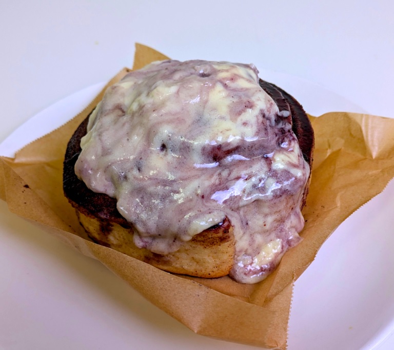 Looking for cinnamon rolls on “Japan’s closest street to America”【Taste ...