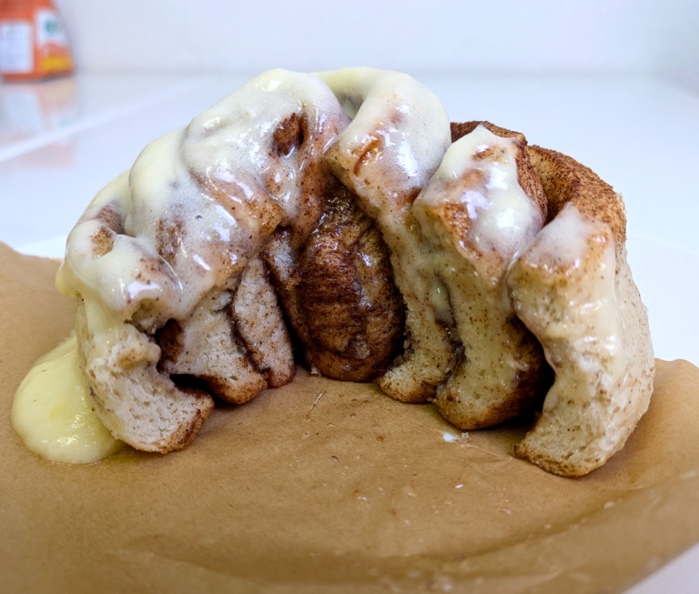 Looking for cinnamon rolls on “Japan’s closest street to America”【Taste ...