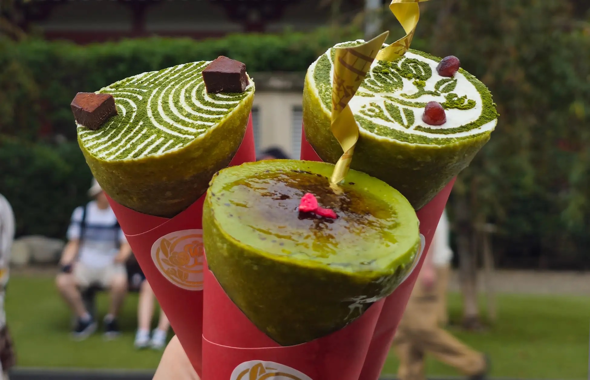 Beautiful Japanese garden green tea crepes waiting in Tokyo’s ...