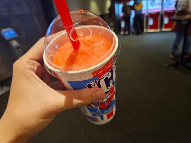 American tourists give us their opinion on the new Icee slushie drinks in Japan | SoraNews24 ...