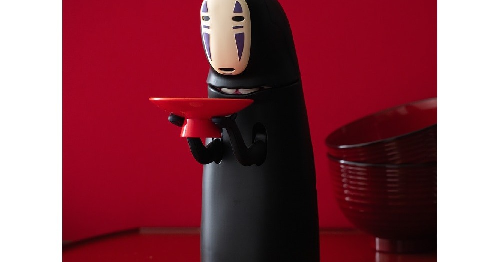 Moving, burping No Face coin bank figure is back to receive your Ghibli ...