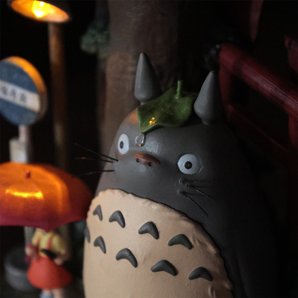 Mysterious light-up rainy night-sound Totoro figure doesn’t actually ...