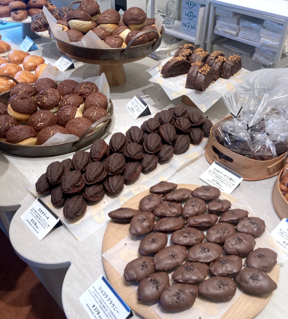 Godiva’s Tokyo bakery is FINALLY easy to get into and shop at ...