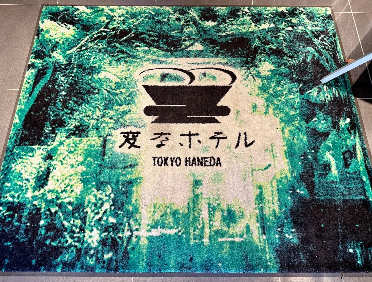 Hen na Hotel Haneda: What it’s really like to stay at Tokyo’s “Weird ...