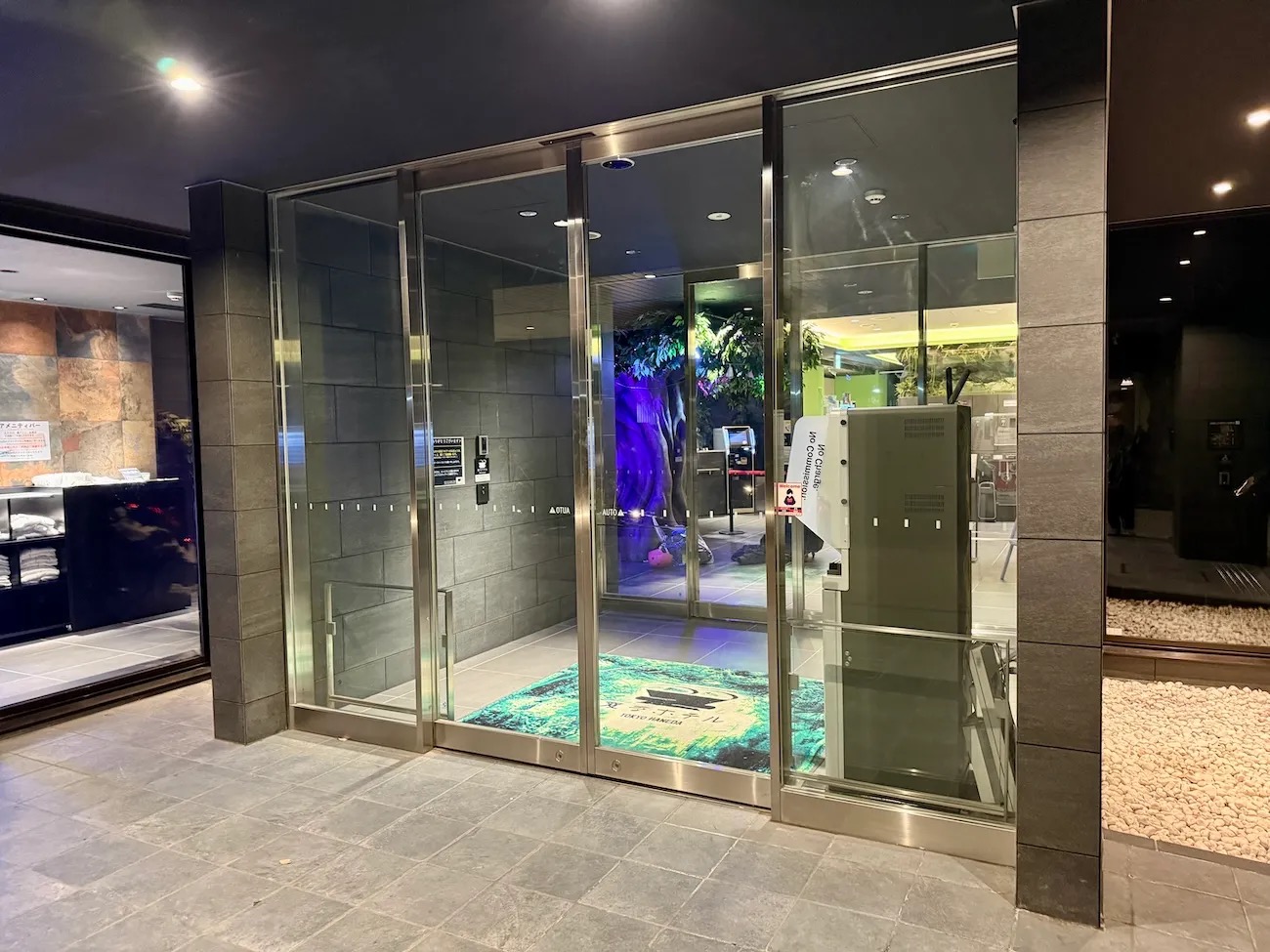 Hen na Hotel Haneda: What it’s really like to stay at Tokyo’s “Weird ...