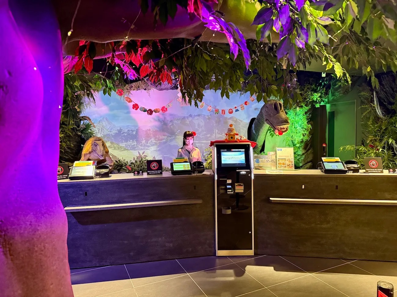 Hen na Hotel Haneda: What it’s really like to stay at Tokyo’s “Weird ...