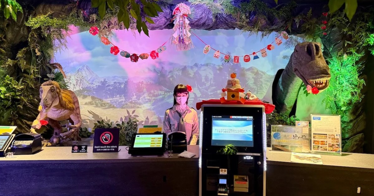 Hen na Hotel Haneda: What it’s really like to stay at Tokyo’s “Weird ...