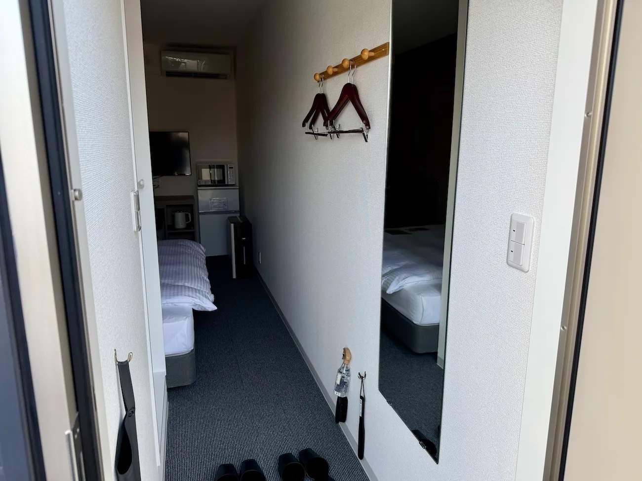 Tiny storage container hotels become the latest craze in Japan, thanks ...
