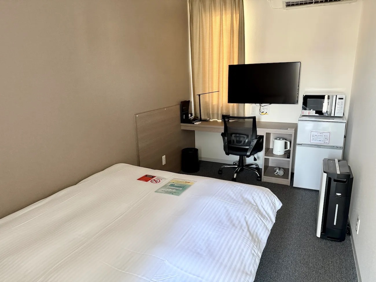 Tiny storage container hotels become the latest craze in Japan, thanks ...