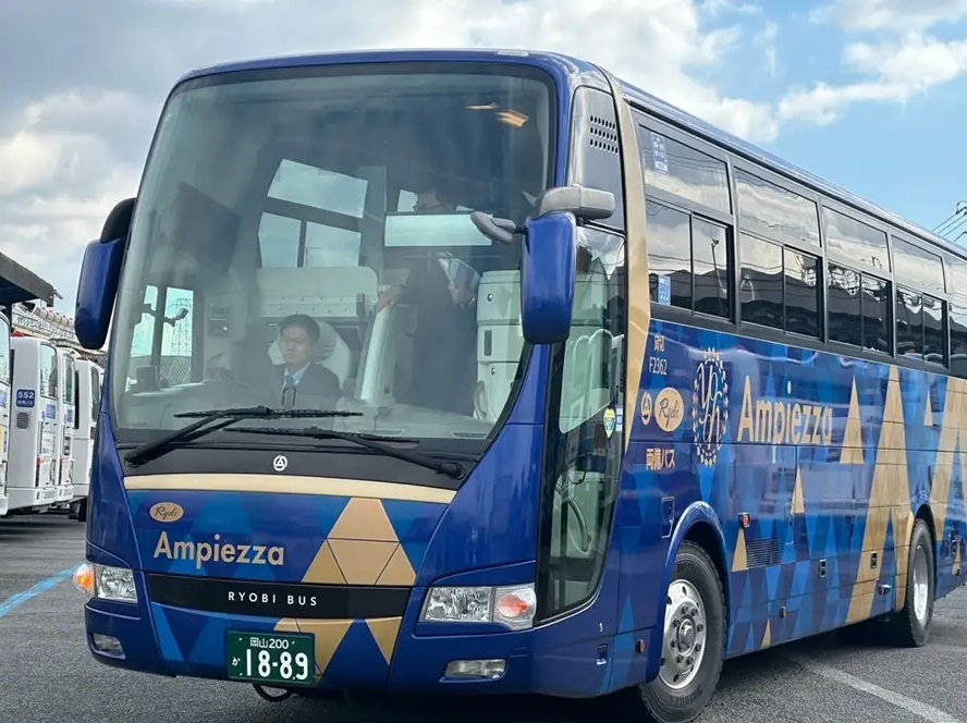 First foreigner becomes tour bus driver in Japan under specified ...