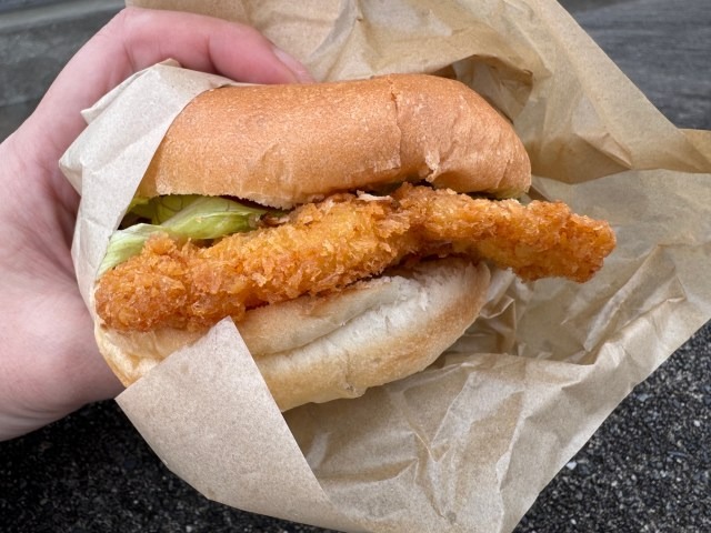 We try eating, and also try to eat, a shark burger and deep sea fish ...
