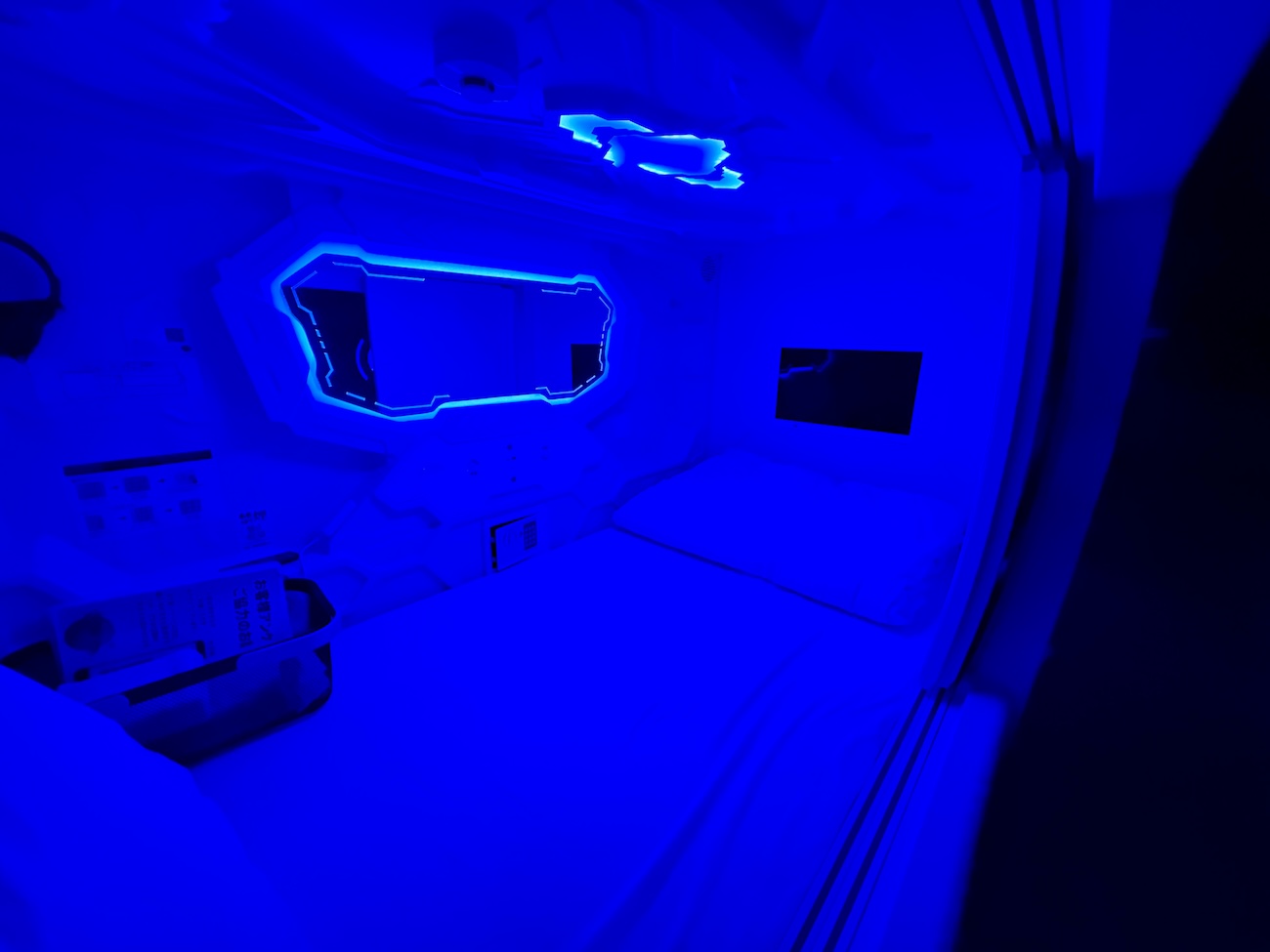Sleep in a futuristic space pod at this interstellar capsule hotel just ...