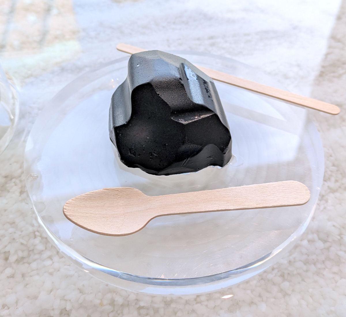 Ruru Cafe Shibuya wows customers by serving coffee and sweets on unique ...