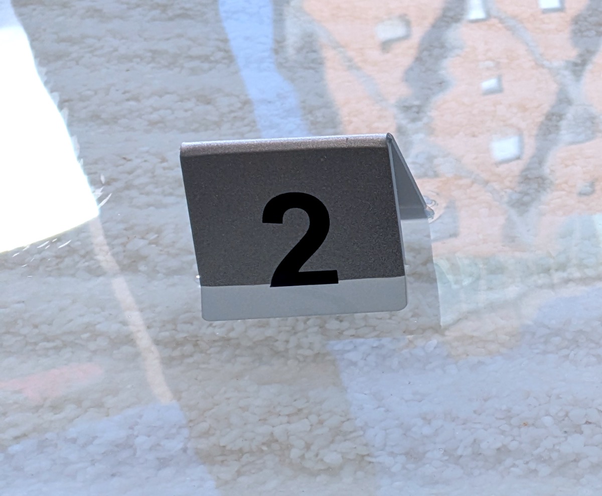 Ruru Cafe Shibuya wows customers by serving coffee and sweets on unique water tables ...