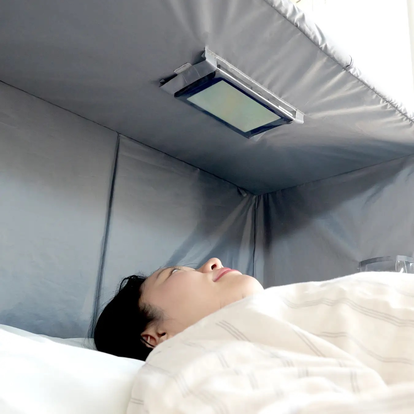 Japan’s Sleep Shelter is here to help gamers play all night and sleep ...