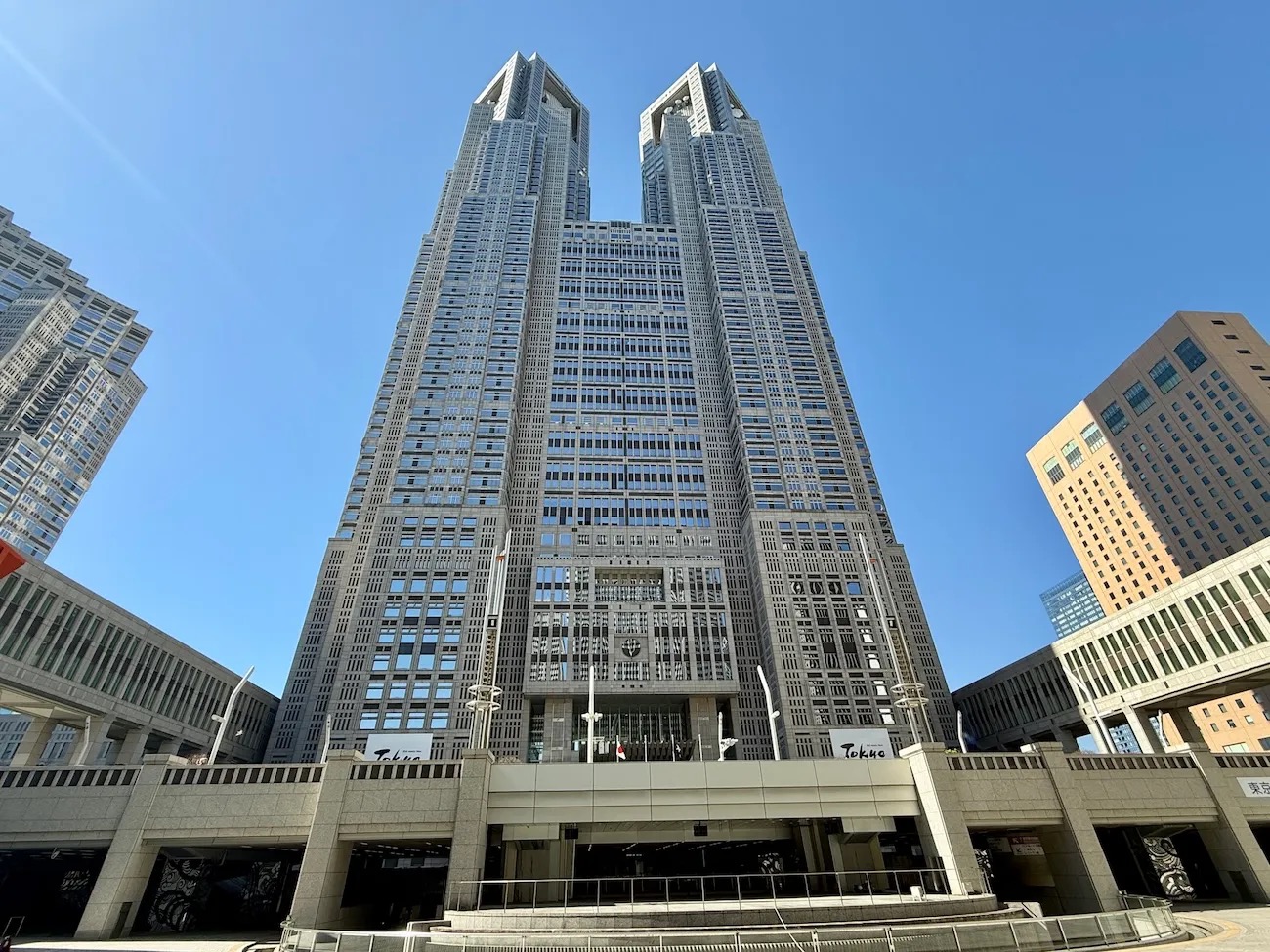 Traditional Japanese architecture proves too irresistible for curious ...