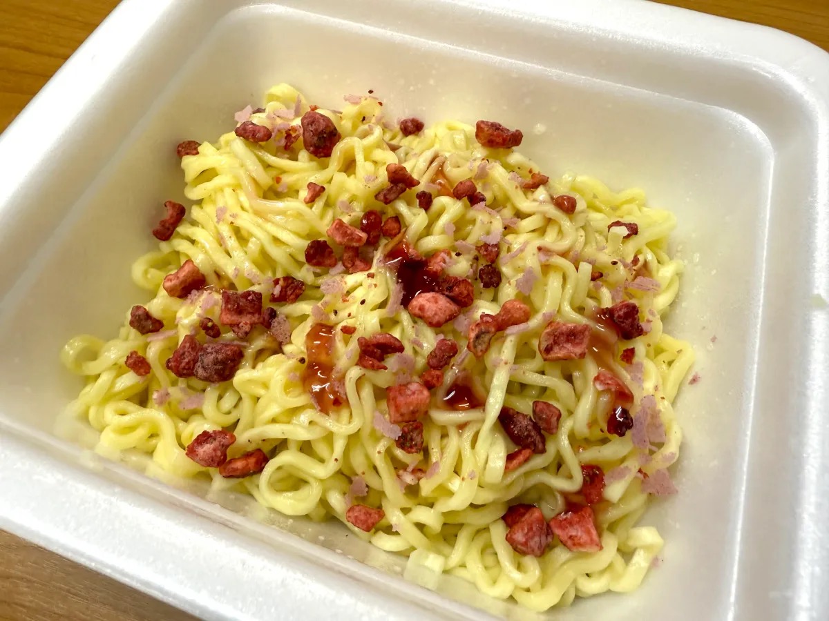 Are Japan’s Strawberry Shortcake instant noodles as gross as they say ...