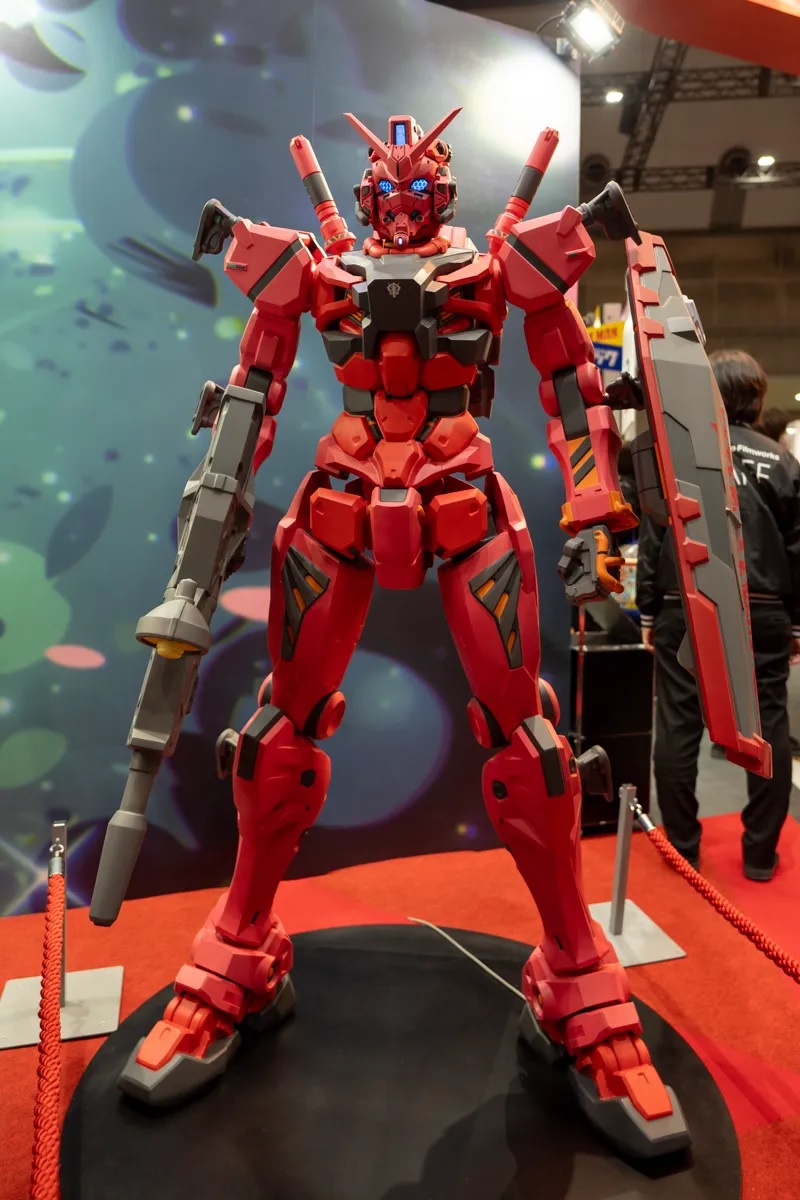 Full-size Gundam head, Lycoris Recoil manhole cover, and other awesome ...