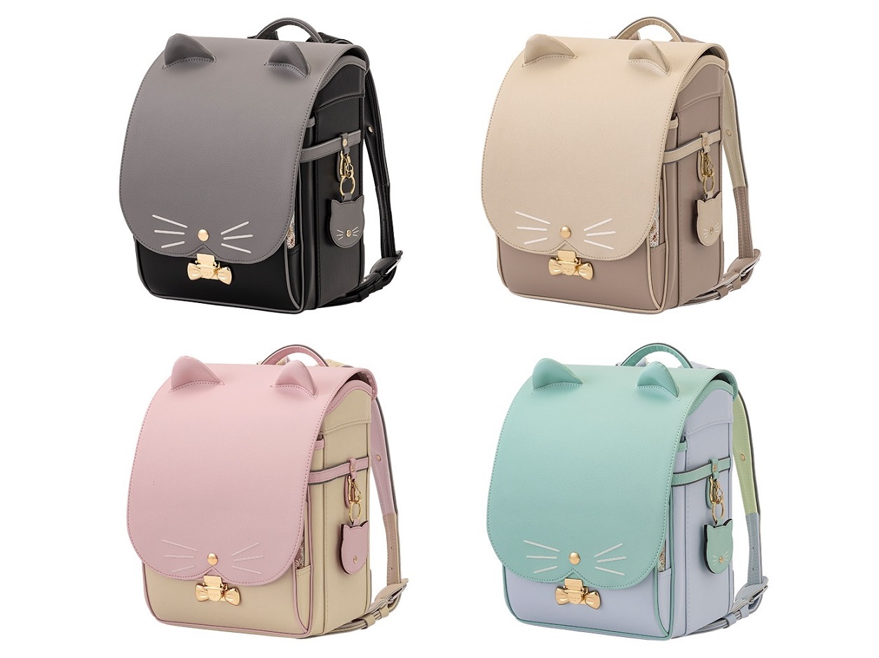 The cute cat that loves to ride to school on her hooman’s randoseru ...