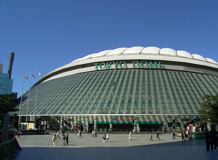 American reporter blown away by cheap food prices at Tokyo baseball ...