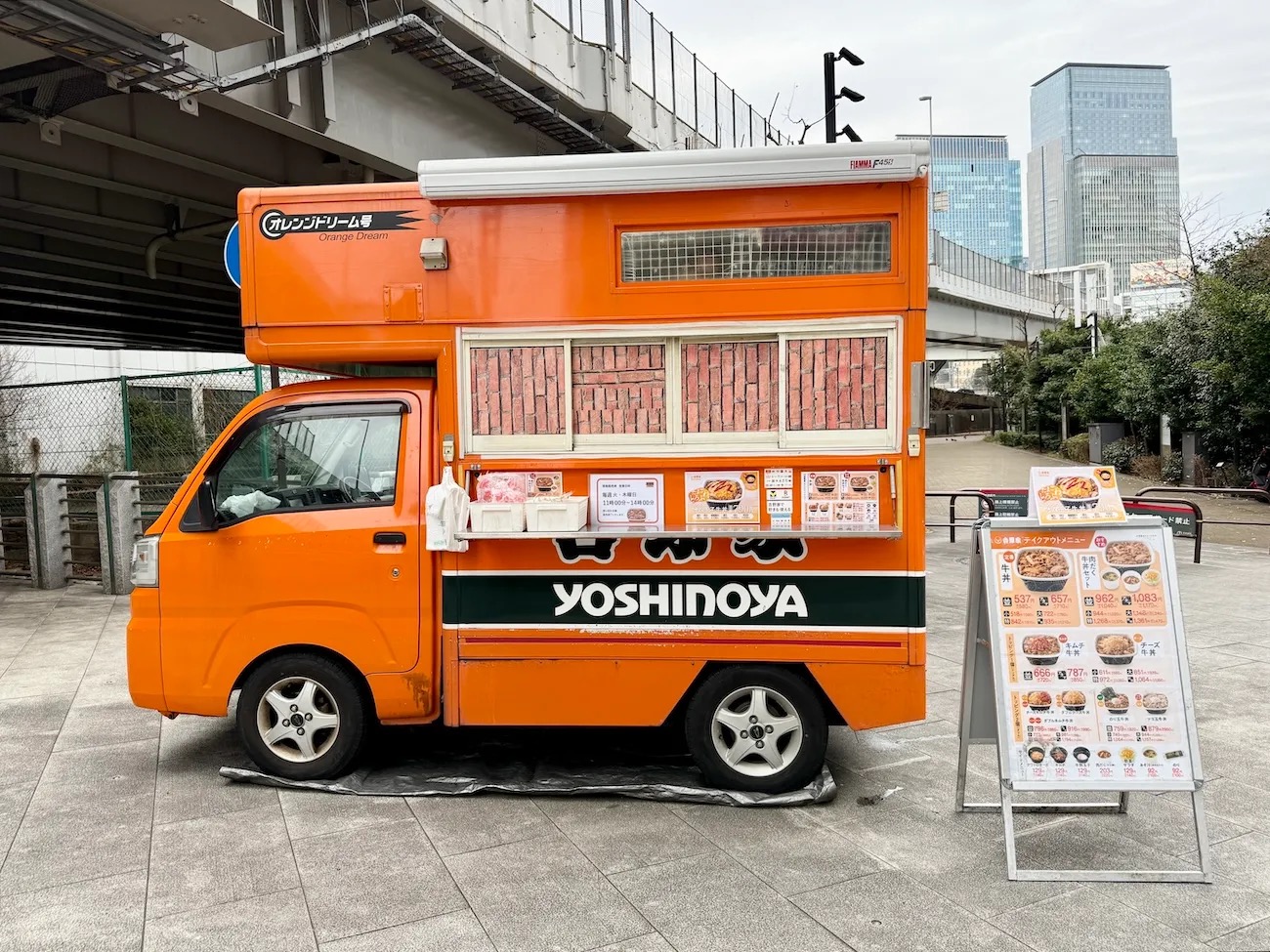 Yoshinoya serves gyudon beef bowls from a tiny truck in Tokyo ...