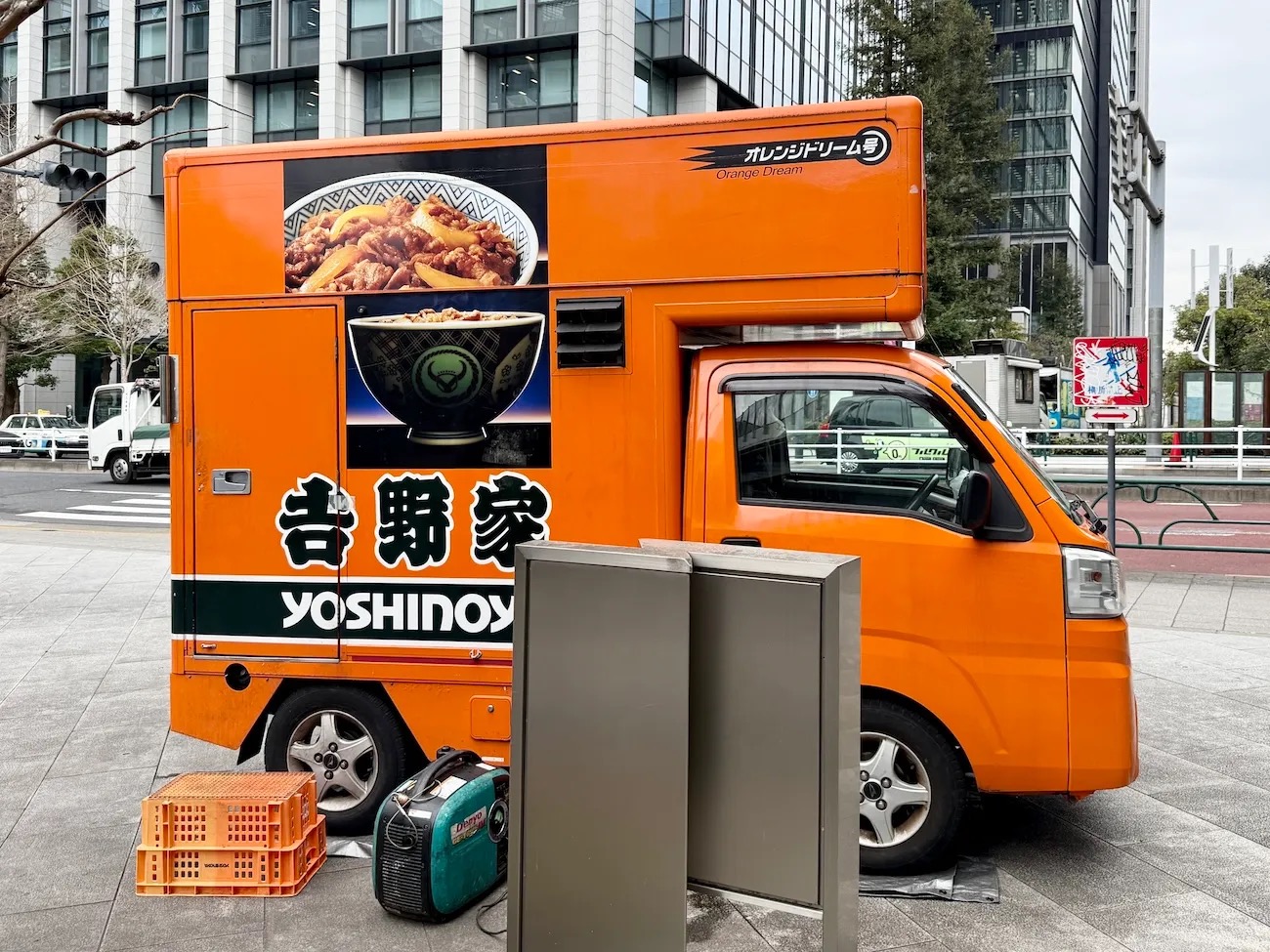 Yoshinoya serves gyudon beef bowls from a tiny truck in Tokyo ...