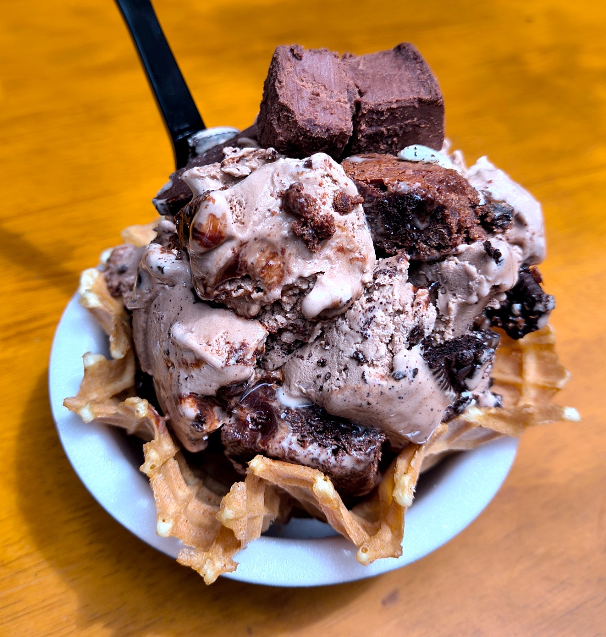 Final visit to the last Cold Stone Creamery in Tokyo before it closes ...