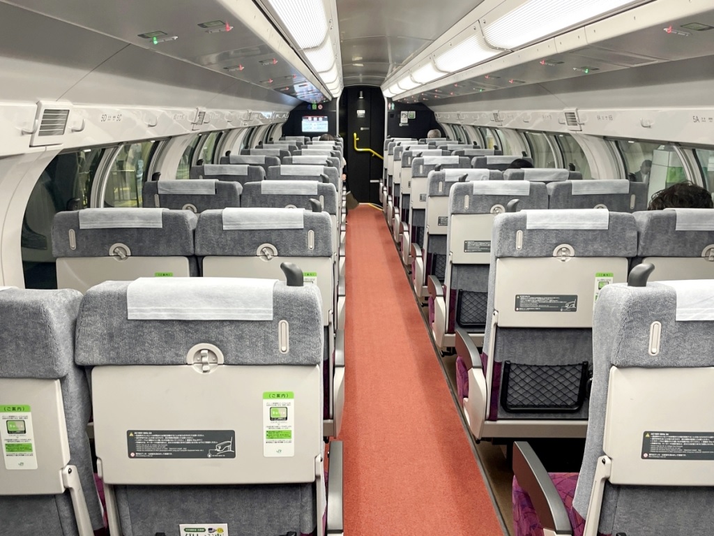 Tokyo train little luxury showdown – Green Car vs. Kaiji, which is more ...