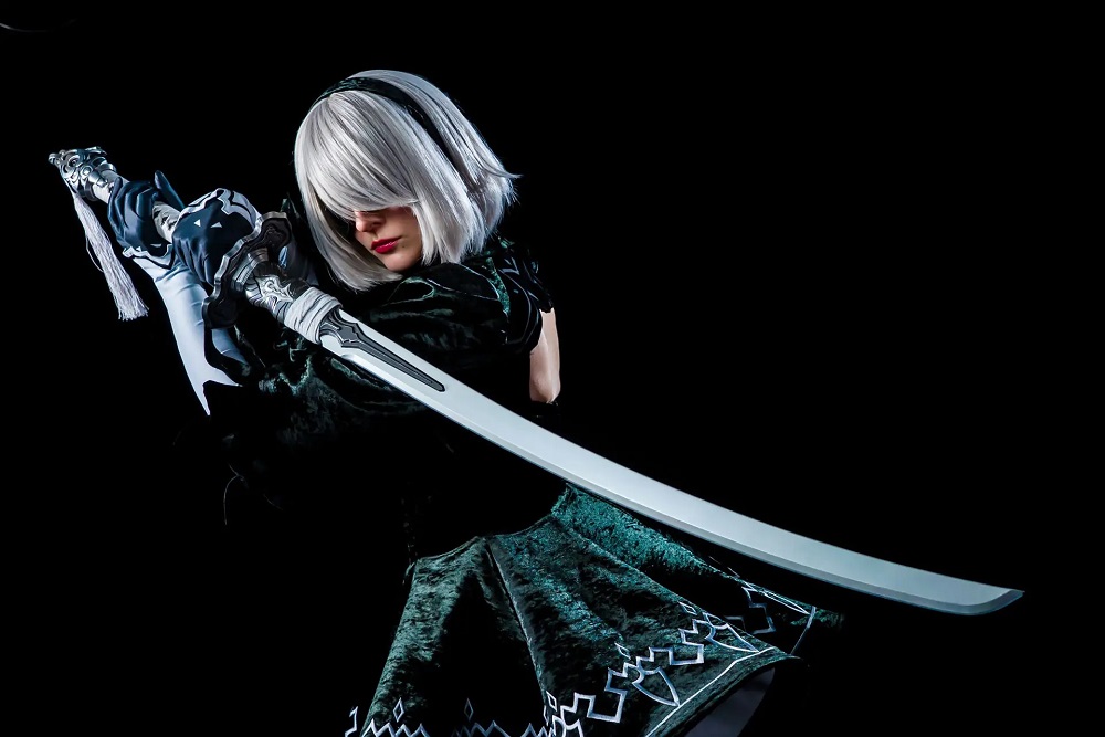Life-size Nier: Automata sword going on sale, includes 2B’s voice if ...