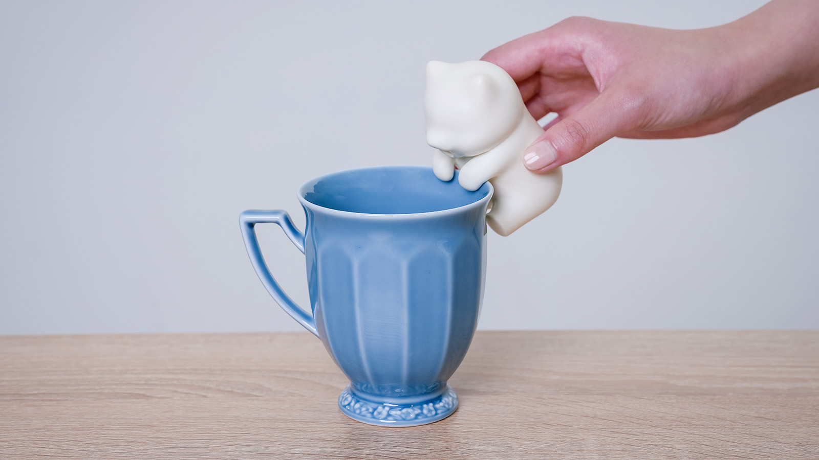 Nekojita Fufu: Cute cat robot cools your drinks, becomes a viral ...