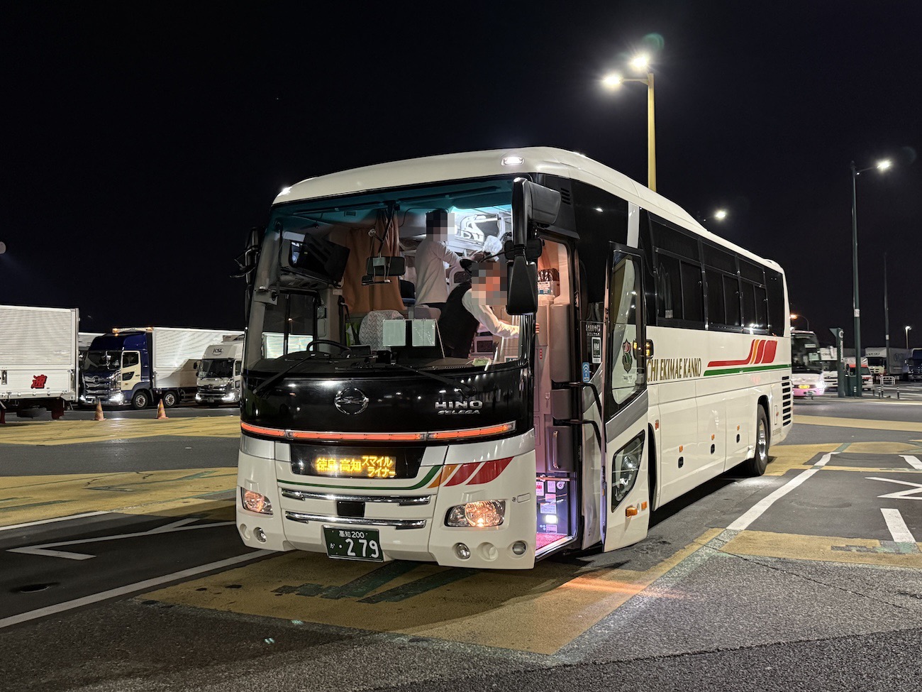 Beds on a bus: Travel on Japan’s first-ever full-flat overnight sleeper ...