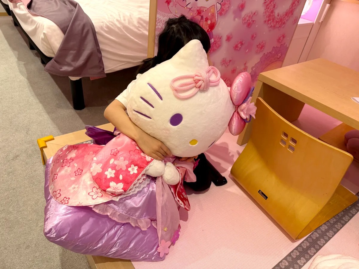 Is this Hello Kitty hotel room in Tokyo good enough to impress an 8 ...