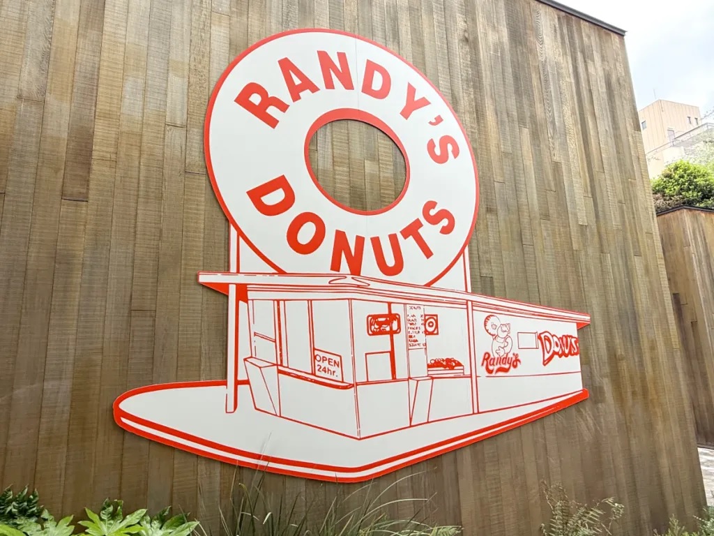 Randy’s Donuts opens first-ever branch in Japan, brings L.A.’s donuts ...
