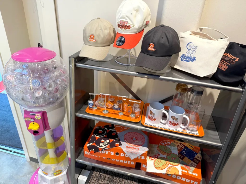 Randy’s Donuts opens first-ever branch in Japan, brings L.A.’s donuts ...