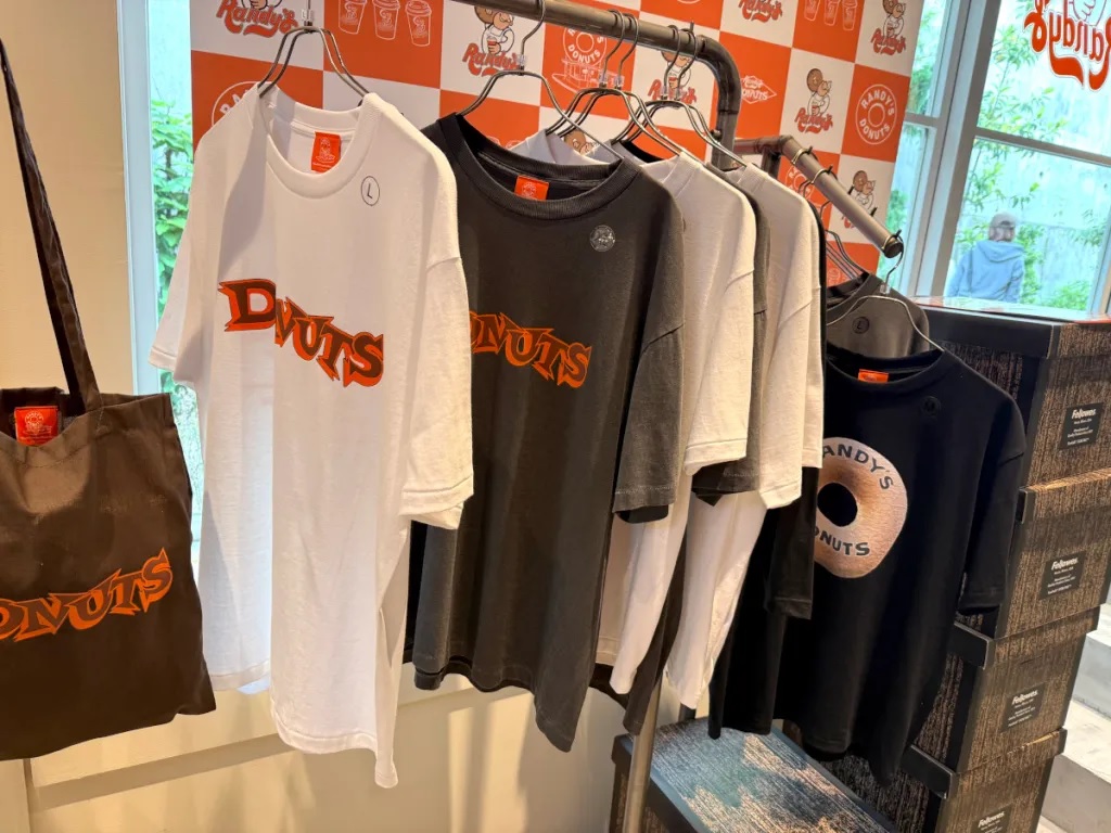Randy’s Donuts opens first-ever branch in Japan, brings L.A.’s donuts ...