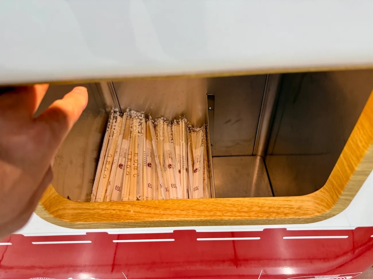 Ramen vending machine brings a new noodle stand experience to Tokyo ...