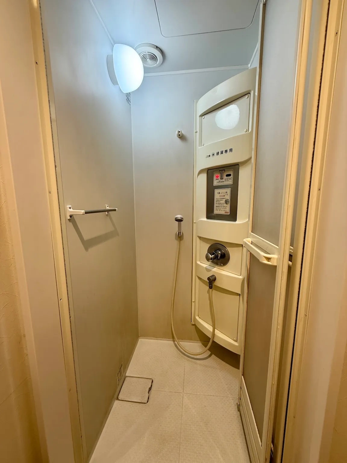 Japanese convenience store with customer showers proves they really do ...