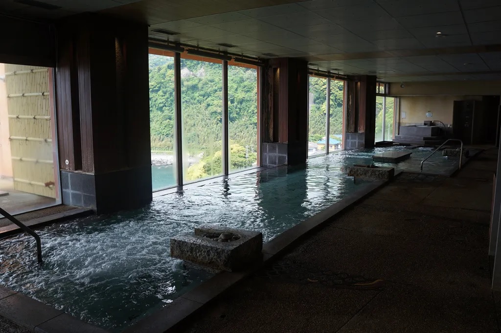 Japan’s second-most-beautiful day-use hot spring might be underrated ...