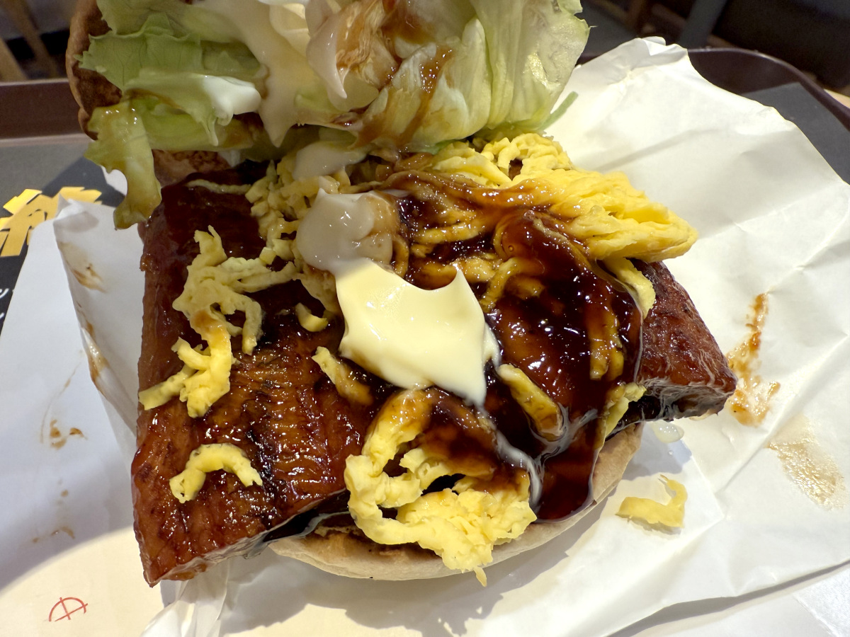 Lotteria releases an unadon eel rice bowl burger in Japan for a limited ...