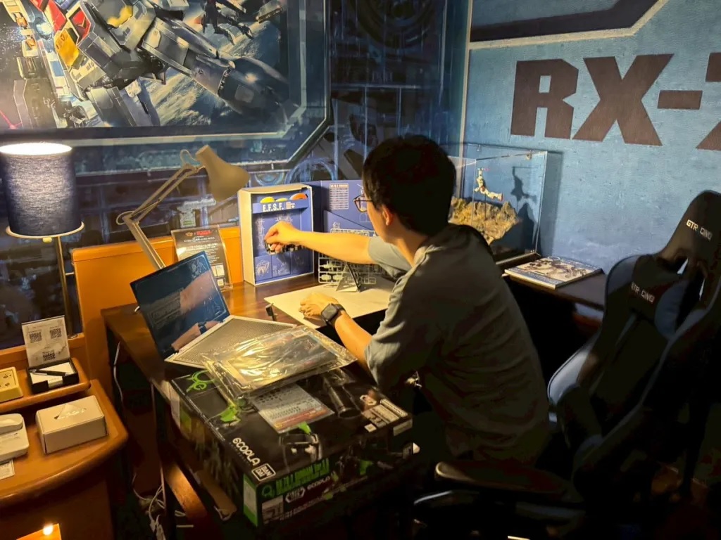 Tokyo hotel has a special room just for Gundam Gunpla plastic model ...