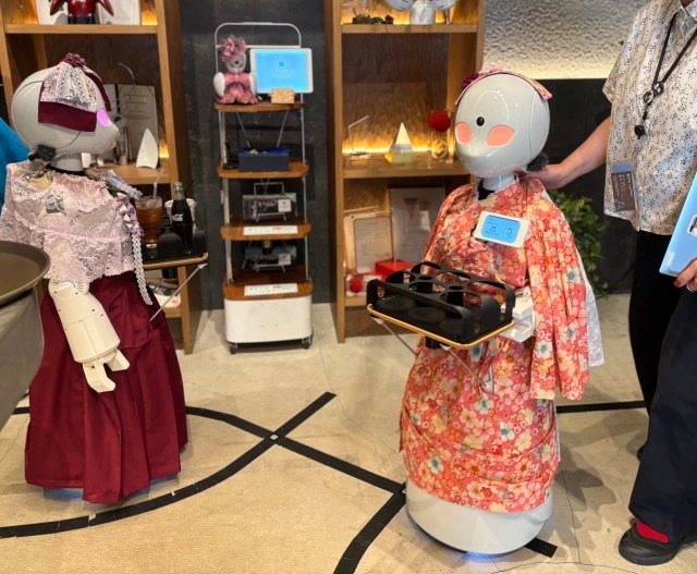 Tokyo cafe staffed by robots piloted by paralyzed and otherwise ...