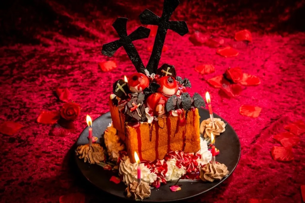 Tokyo’s Vampire Cafe serving up blood-sauce burgers and sweets with ...